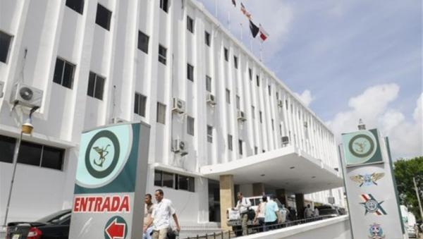 Se debate entre la vida y muerte raso policial que se hizo un disparo ...