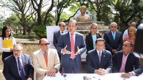 Abel Martínez y Unión Médica Del Norte firman convenio apadrinamiento ...