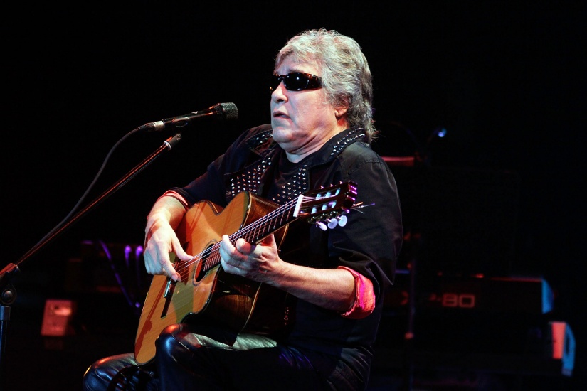 José Feliciano dona guitarra a Museo de Historia de EEUU | La Nación ...