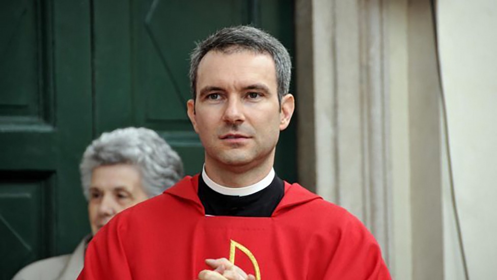 Tribunal del Vaticano condena a cinco años de cárcel a sacerdote Carlo ...