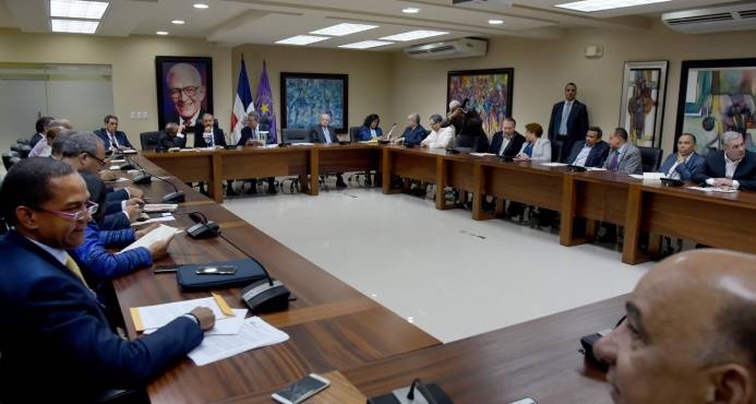 Pared Pérez se queda un año más en la presidencia del Senado; Ratifican ...