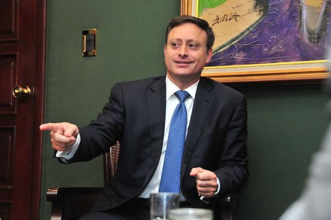 Jean Alain sale del país rumbo a los Estados Unidos tras calenton en el ...