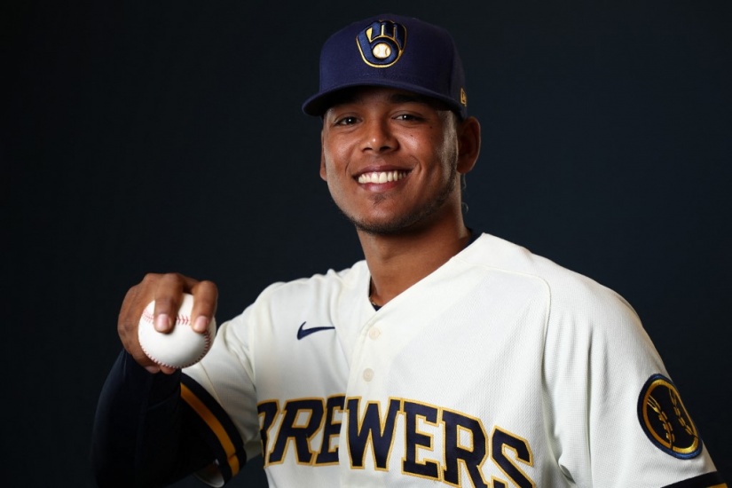 Freddy Peralta lanza joya por Cerveceros, que superan 10-9 a Bravos ...