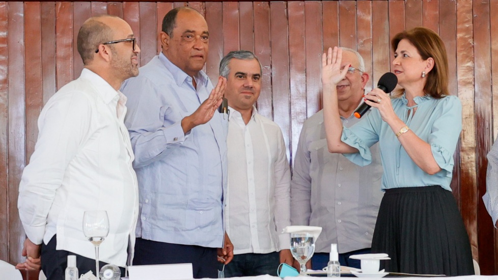 Juramentan a Luis Bonilla como presidente del Plan de Desarrollo de la ...