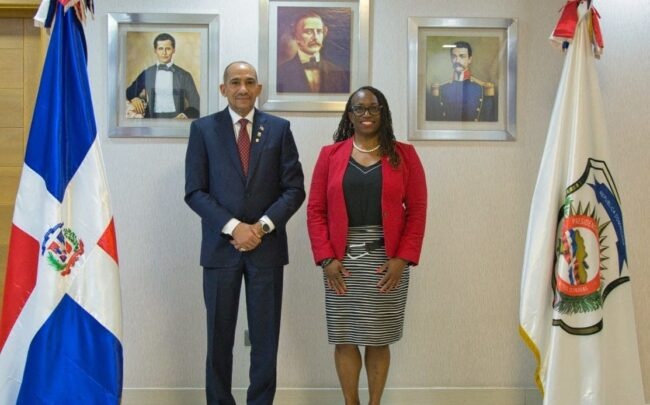 Jefa regional de la DEA, Denise Foster, se reúne con director de la ...