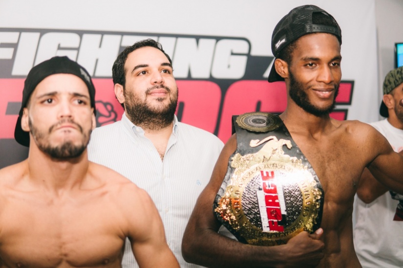 Johnson y Roy cumplen con el peso, listos para su pelea por el título ...