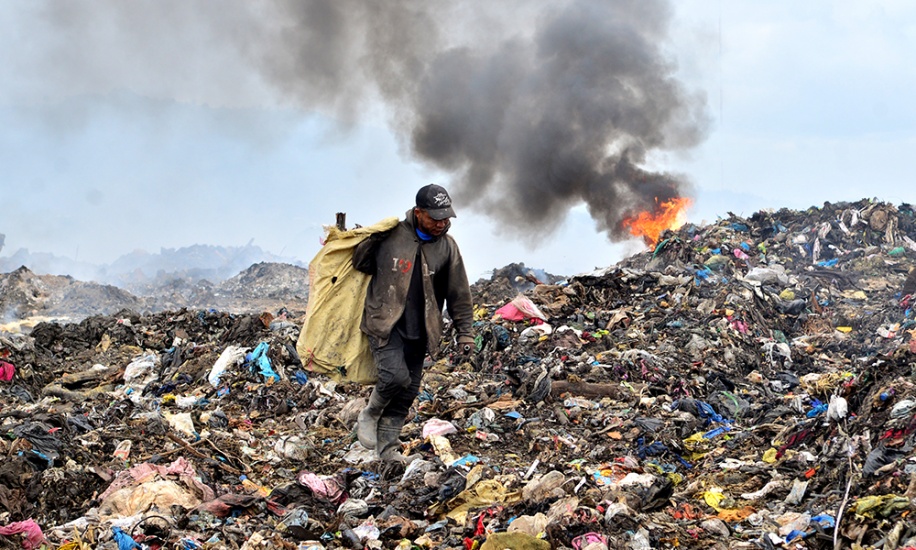 Hace una semana arde el vertedero de La Vega, lo mismopasa con el ...