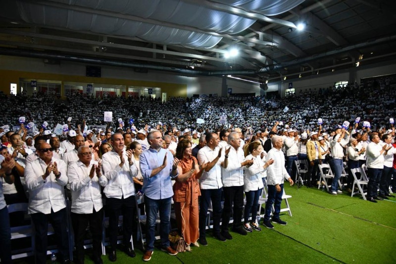 Sale "Camioneros con Luis"en apoyo a reelección de Abinader pujando la ...