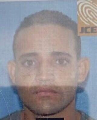 Policía apresa hombre amenazó de muerte a su madre, la golpeó y arrojó ...