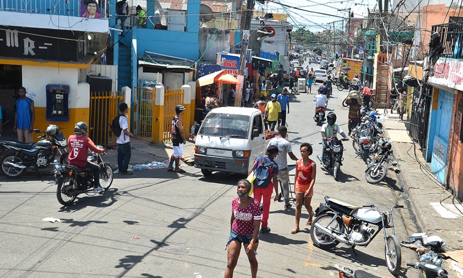 Enfrentamiento de dos grupos en La 42 de Capotillo mantiene en tensión ...