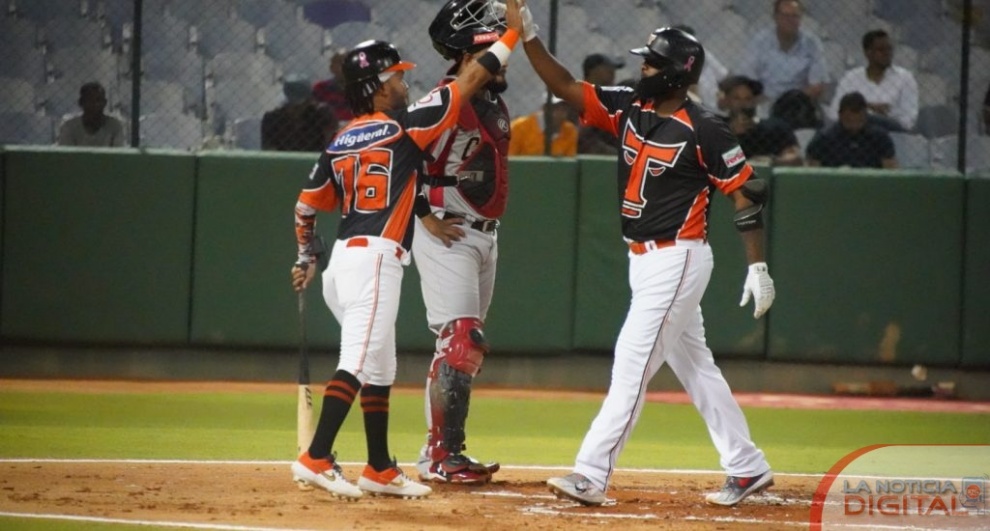 Toros del Este cortan felicidad de Leones, Gigantes del Cibao disponen ...