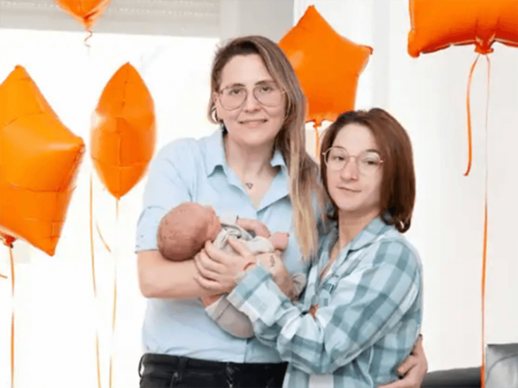 Nace en España el primer bebé de Europa gestado por dos mujeres | La ...