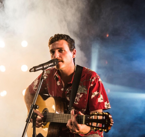 Bala perdida durante disturbios en Ecuador mata el músico y compositor ...