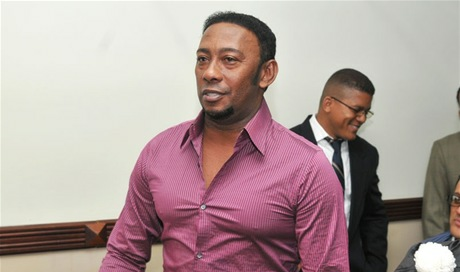 Jueza ordena orden de arresto contra el bachatero Anthony Santos por ...