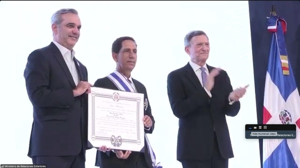 Canciller condecora 19 embajadores; sobresale Ramón Quiñones por su ...