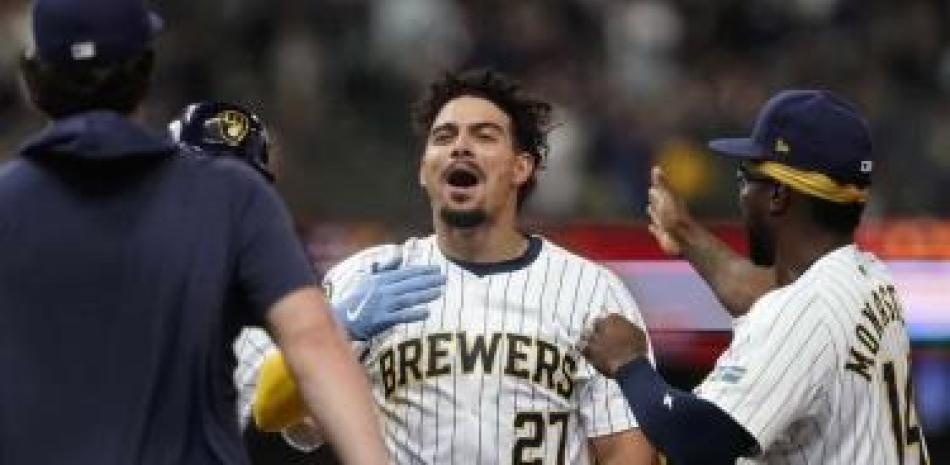 Dominicano Willy Adames marca éxito de Cerveceros con jonrones, Rafael ...