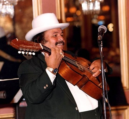 Yomo Toro "El Rey Del Cuatro" y su aparición en la salsa en el disco ...