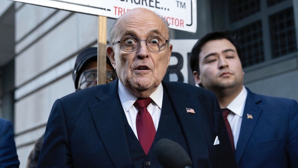 Giuliani entrega Mercedes Benz de 1980, relojes de lujo y un anillo de ...