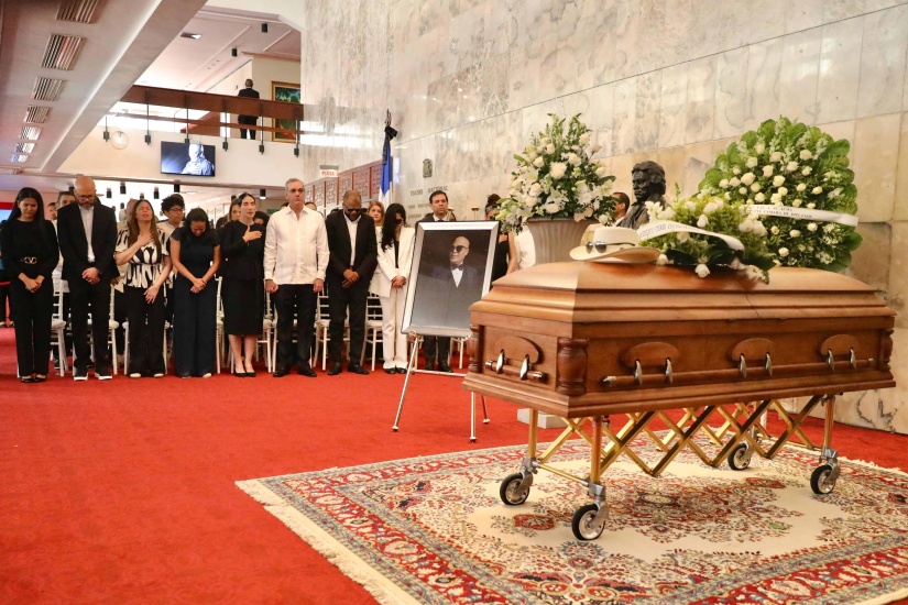 Un escenario de llanto, lagrímas y dolor se vive en la despedida del gran Rubby Pérez en el ...