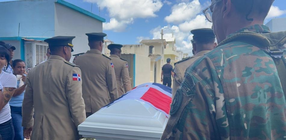 Dan cristiana sepultura a la capitana Alba Montero en Villa Tapia | La ...