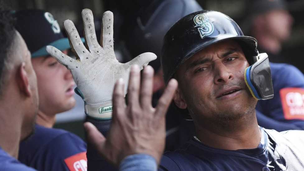 Donovan Solano pega dos vuela cercas y Ohtani lanza entrada en blanco ...