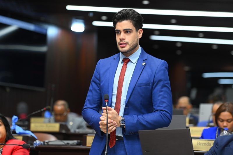 Tras escandalo por filtración de video, diputado Bray Vargas envía mensaje de apoyo a su madre ...